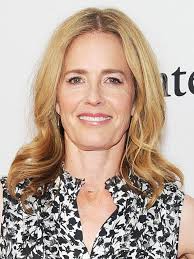 Make Sure You’re AIone Before Checking Out Elisabeth Shue’s Stunning ...